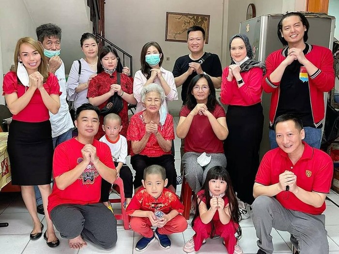 9 Momen Perayaan Imlek Basuki Tjahaja Purnama hingga Gisel di Tengah Corona