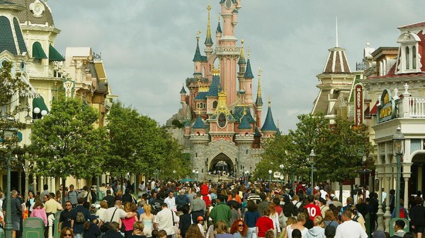Terpukau Megahnya Negeri Dongeng Disneyland