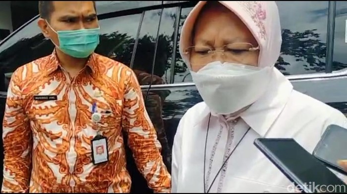 Mensos Risma Datangi Korban Longsor Dan Banjir Nganjuk