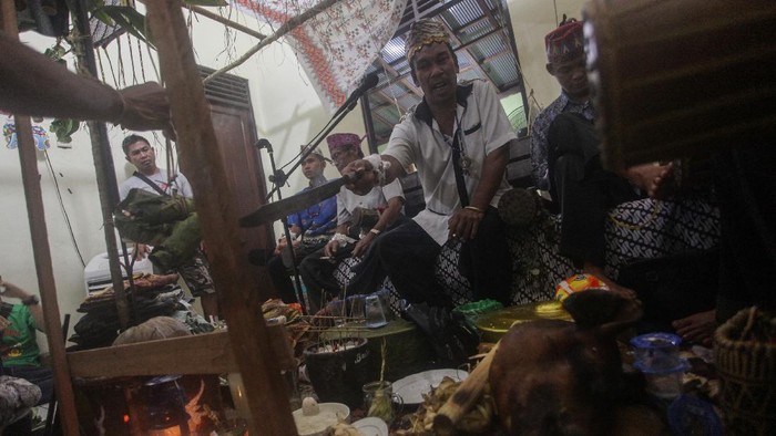Potret Ritual Adat Suku Dayak untuk Antarkan Arwah