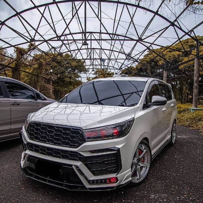 Innova Keracunan Lamborghini Urus, Tampilannya Jadi Sporty