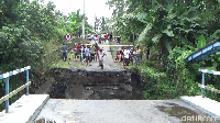Diterjang Banjir Lahar Semeru, Jembatan Penghubung Antar Kecamatan Ambruk