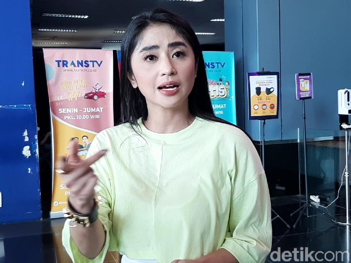 Perhatikan Prokes Saat Tampil di Kudus, Dewi Perssik Tegaskan Tak ... Perhatikan Prokes Saat Tampil di Kudus, Dewi Perssik Tegaskan Tak ...