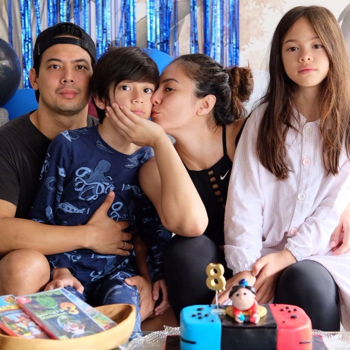 Adilla Dimitri dan Wulan Guritno Ketika Kompak Makan Bareng Keluarga