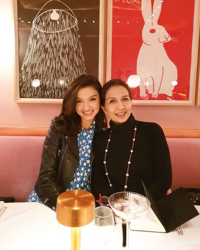 Raline Shah Ulang Tahun ke-36, Intip Lagi Pesona Cantiknya Saat Kulineran Raline Shah Ulang Tahun ke-36, Intip Lagi Pesona Cantiknya Saat Kulineran