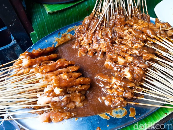 Ada Sate Ayam hingga Telur Muda Nikmat di Sate Pak Heri Asli Sabang