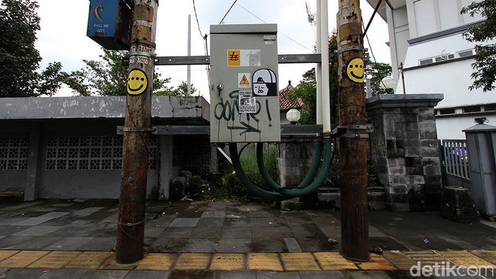 Duh, Guiding Block Tunanetra di Solo Ini Rusak-Nabrak Tiang