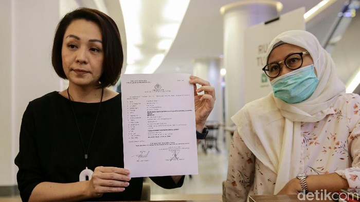 Tangis Istri Dirut Taspen yang Alami KDRT Tangis Istri Dirut Taspen yang Alami KDRT