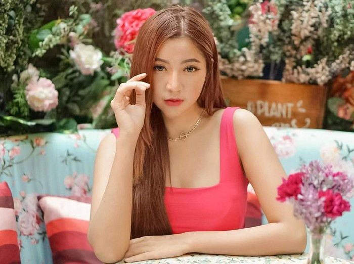 7 Potret Monica Indah, Korban Iklan Selebgram Filler Payudara