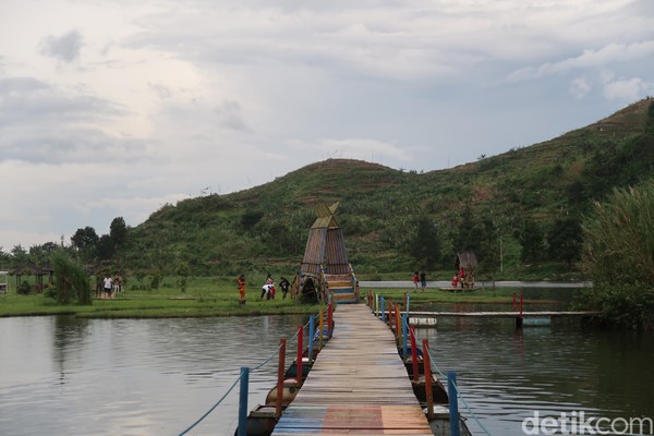 Kemping Yuk di Tepi Situ Rawa Gede, Bogor