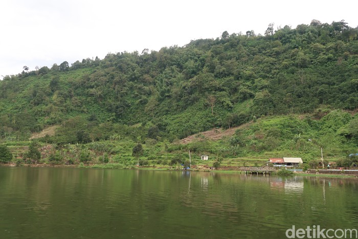Kemping Yuk di Tepi Situ Rawa Gede, Bogor