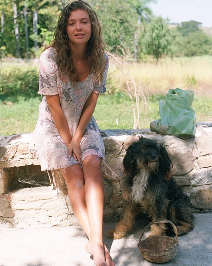 Maria Mercedes Alias Thalia yang Tak Bertambah Tua