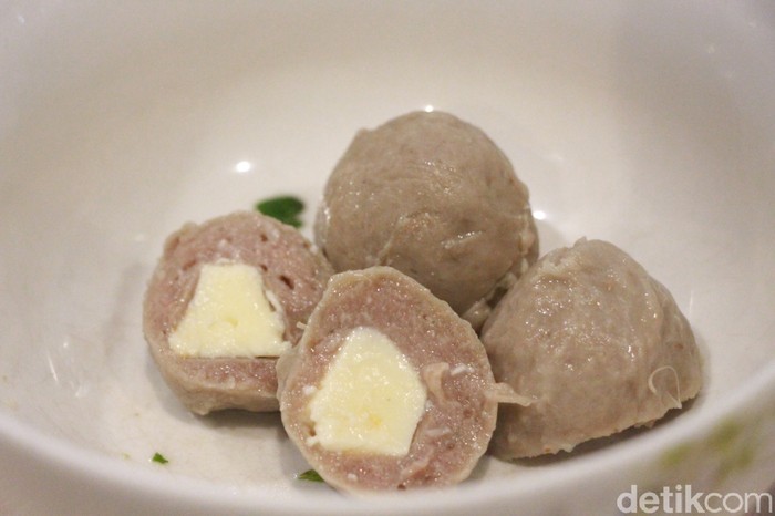 Nikmatnya Bakso Mercon dan Keju Berkuah Bening Gurih