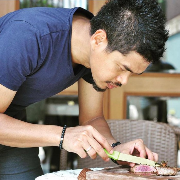 Bambang Pamungkas Ternyata Jago Masak Mie hingga Steak