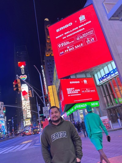 Kisah Sukses Brand Fashion Indonesia Tampil di Times Square New York