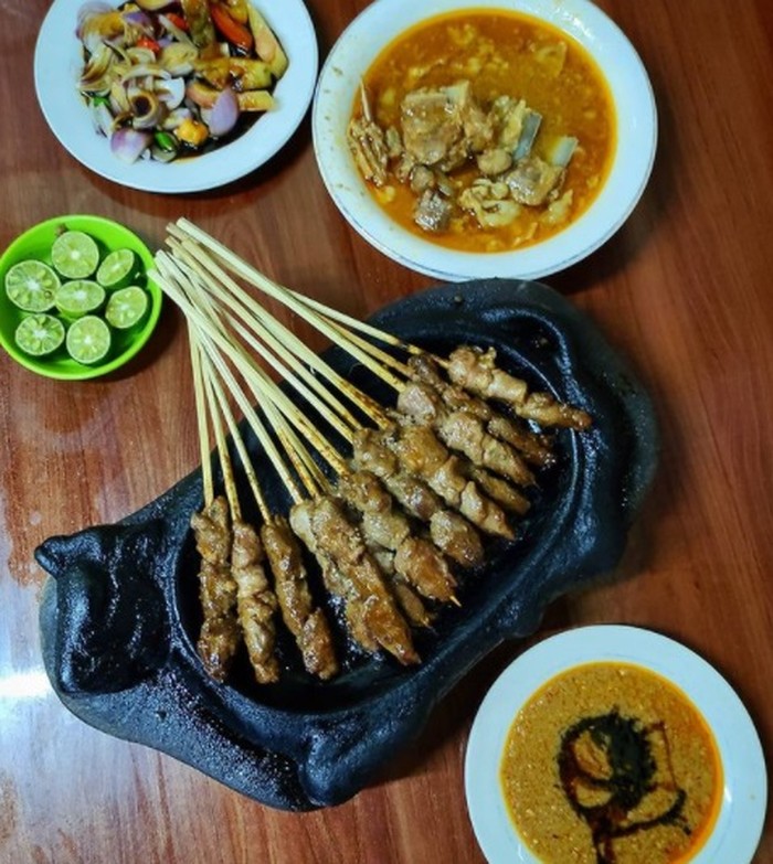 20 Sate dan Gule Kambing Maknyus Ada di Sini