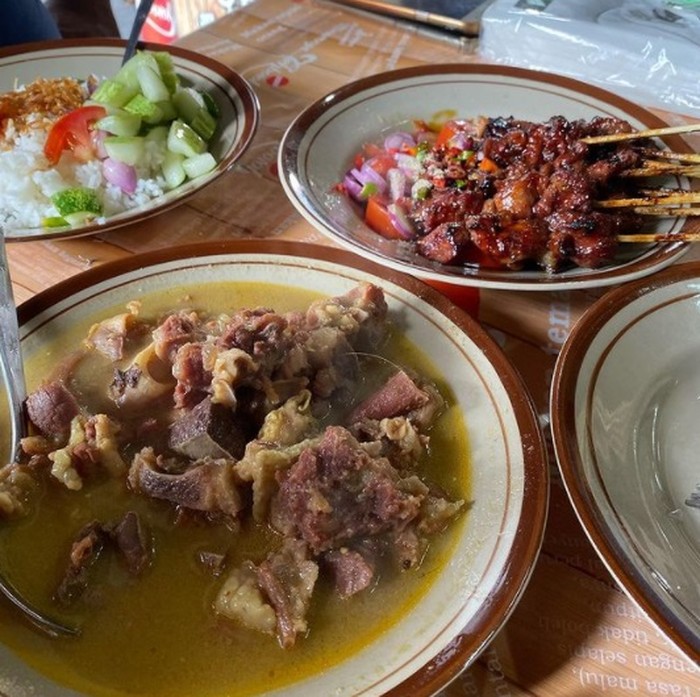 20 Sate dan Gule Kambing Maknyus Ada di Sini