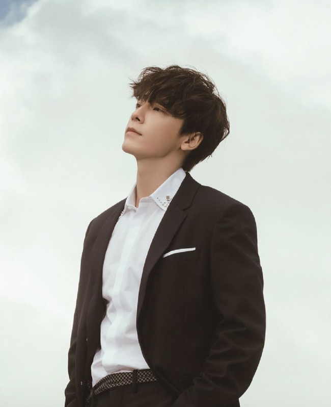 8 Foto Donghae Super Junior, Idol KPop yang Jadi Model Video Klip Rossa