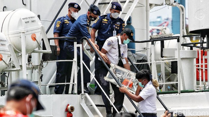 Ini Dia Penampakan CVR Sriwijaya Air SJ182 yang Ditemukan