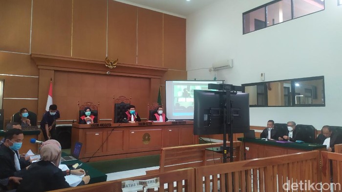 Pengacara Heran Jaksa Nilai Syahganda Berupaya Turunkan Presiden Pengacara Heran Jaksa Nilai Syahganda Berupaya Turunkan Presiden