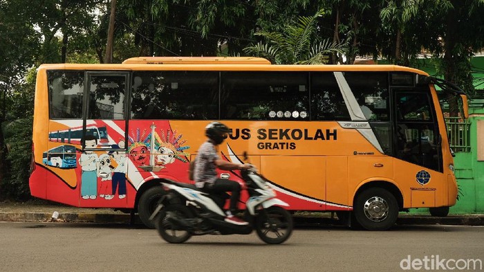 Potret Bus Sekolah di DKI Siap Antar Jemput Siswa Diuji Coba Belajar ...