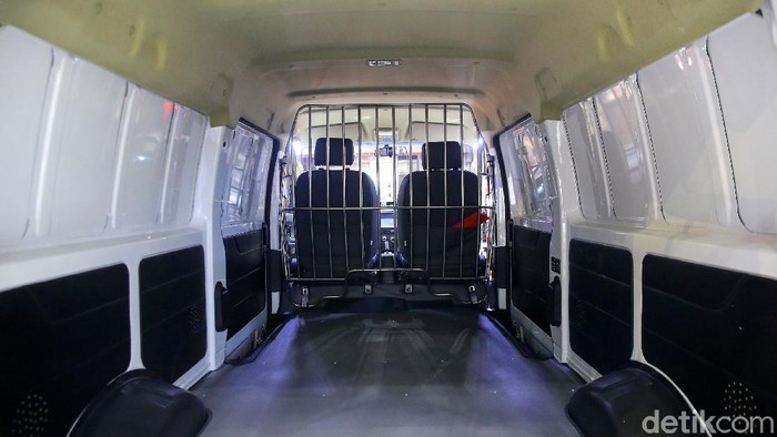 Ini Dia Mobil Listrik DFSK Gelora E, Meluncur di IIMS dengan Harga Rp ...