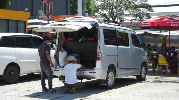 Hindari Penyekatan, Pemudik Curi Start Lintasi Tol Cikampek Hindari Penyekatan, Pemudik Curi Start Lintasi Tol Cikampek