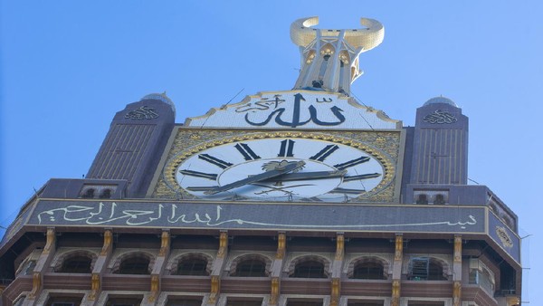 Foto: Royal Clock Tower nan Menawan di Jantung Kota Makkah