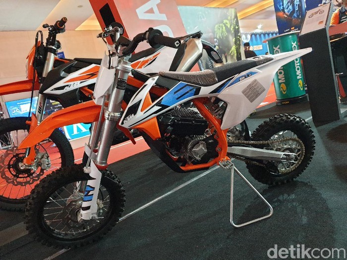 Motor Listrik Ktm Sx E5 Hadir Di Iims 2021 Imut Imut Harganya Rp 119 Juta