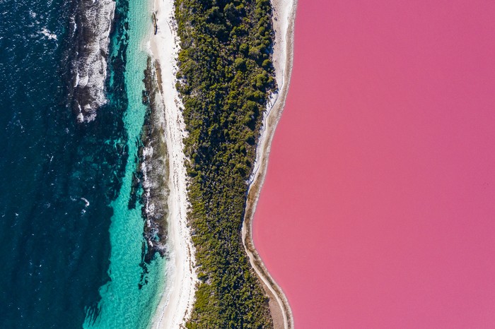 Jangan Lihat Siang-siang, Foto Danau Pink yang Bikin Haus
