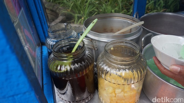 Suegerrr! Buka Puasa Pakai Es Jaipong Warna-warni