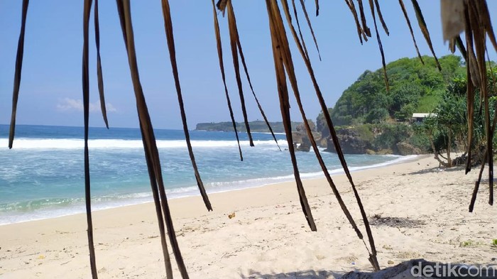 Pantai Pasetran Gondo Mayit, Destinasi Wisata Mistis di Blitar Selatan