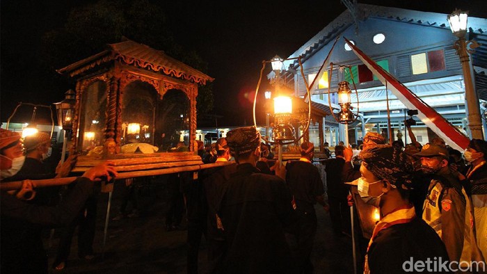 Foto: Malam Selikuran Keraton Solo, Tradisi Sambut Lailatul Qadar