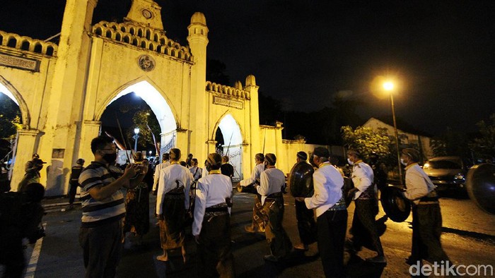 Foto: Malam Selikuran Keraton Solo, Tradisi Sambut Lailatul Qadar