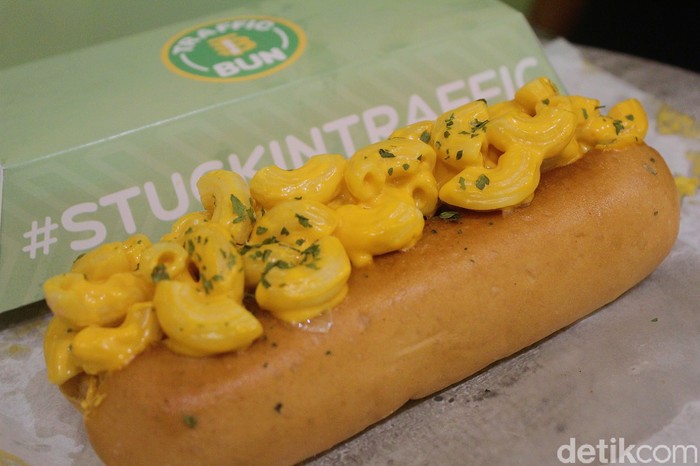 Cicip Burger Traffic Bun Fadil Jaidi yang Antreannya Panjang