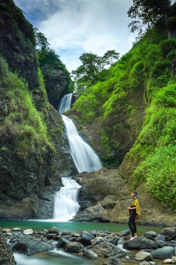 3 Rekomendasi Curug Cantik Buat Ngabuburit di Jawa Barat, Mirip Lukisan ...