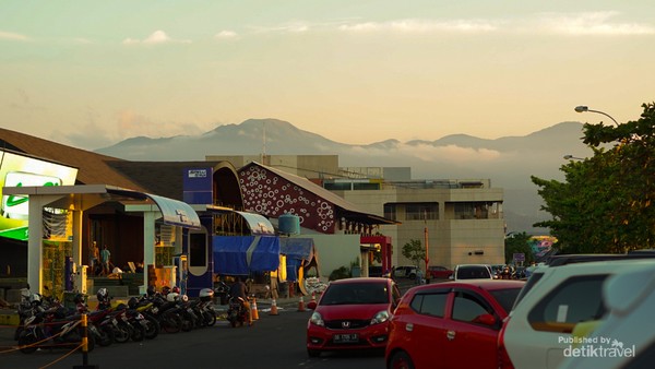 Ide Ngabuburit: Menikmati Sunset di Boulevard Manado