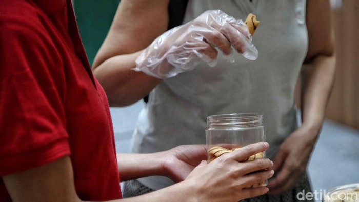 Berburu Aneka Kue Kering Jelang Lebaran Berburu Aneka Kue Kering Jelang Lebaran