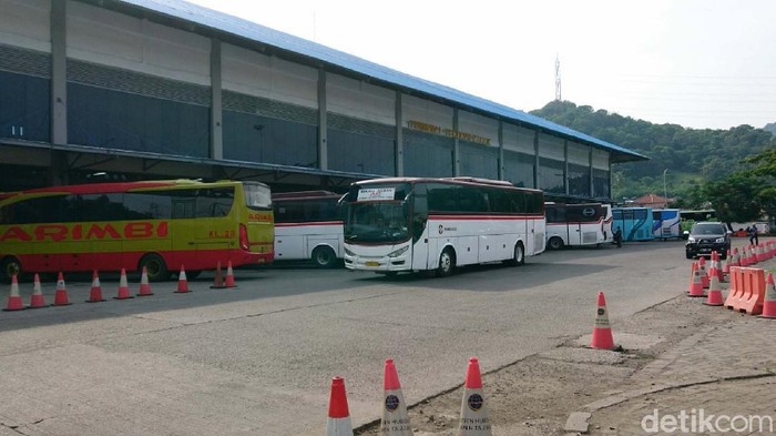 Terminal Bus Merak Sepi Penumpang Jelang Larangan Mudik