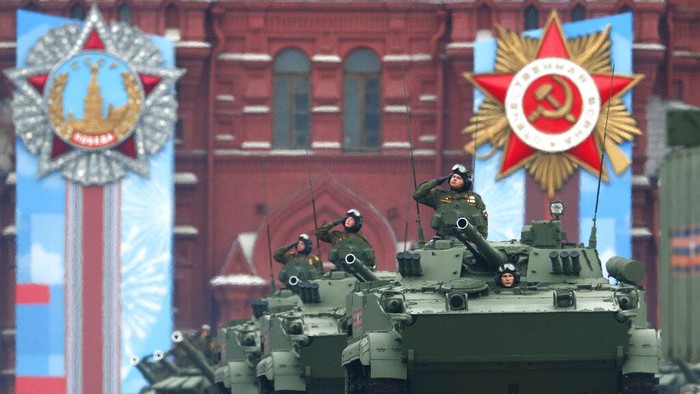 Foto-foto Meriahnya Parade Militer Kemenangan Rusia