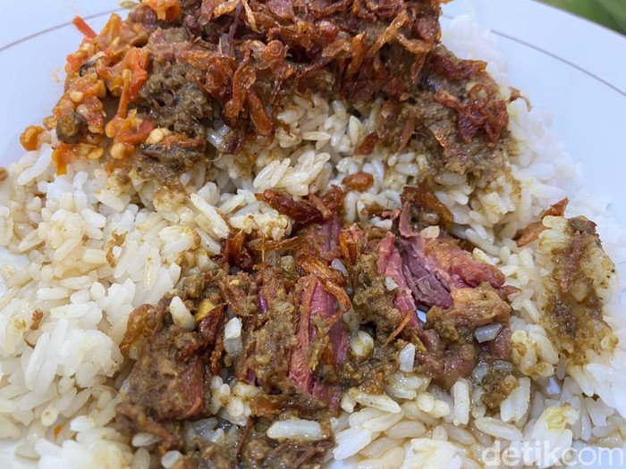 Kenikmatan Rawon Setan, Rawon Legendaris di Surabaya Sejak 1952