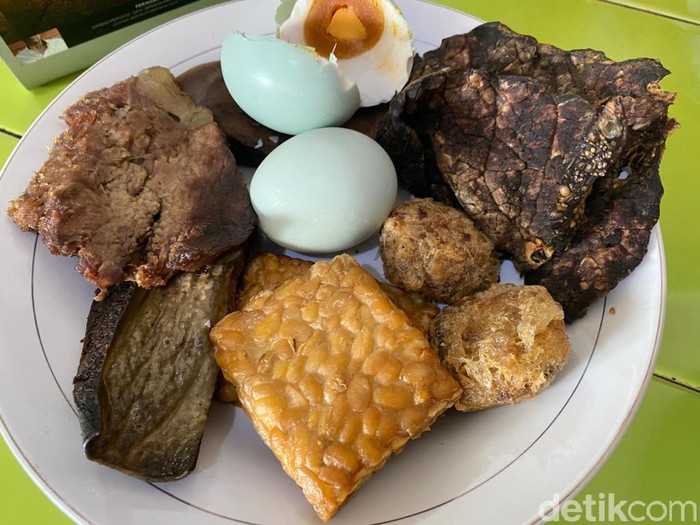 Kenikmatan Rawon Setan, Rawon Legendaris di Surabaya Sejak 1952