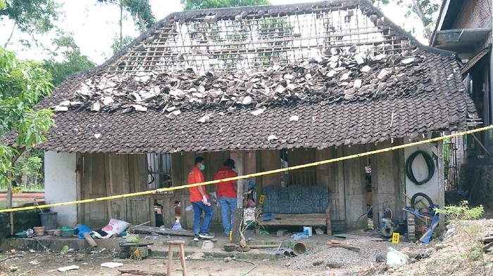Penampakan Rumah Rusak Dampak Petasan Meledak Tewaskan 2 Orang di ... Penampakan Rumah Rusak Dampak Petasan Meledak Tewaskan 2 Orang di ...