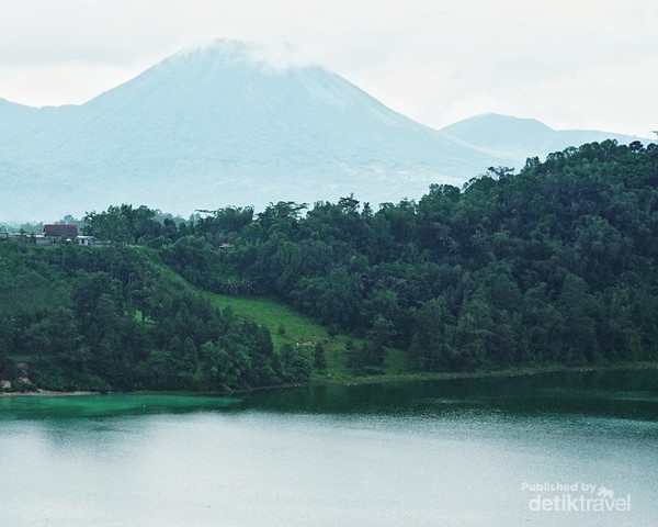 Linow, Kecantikan Danau Tiga Warna di Tomohon