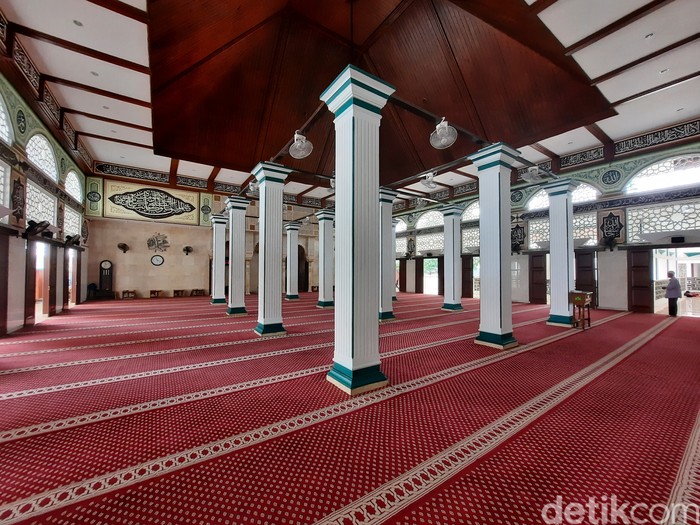 Mereka Berlebaran di Masjid Luar Batang