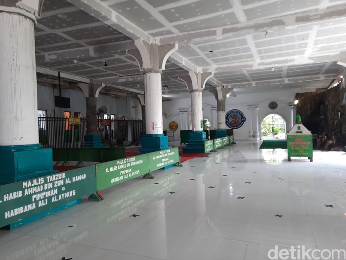 Suasana di Makam Mbah Priok Saat Lebaran Hari Pertama