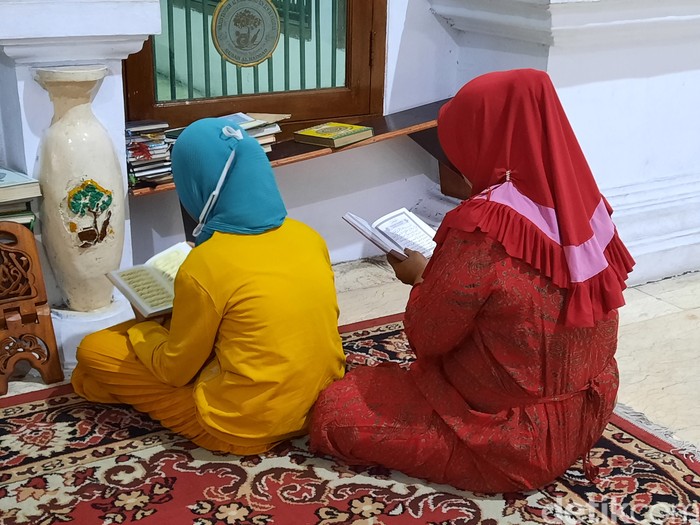 Suasana di Makam Mbah Priok Saat Lebaran Hari Pertama