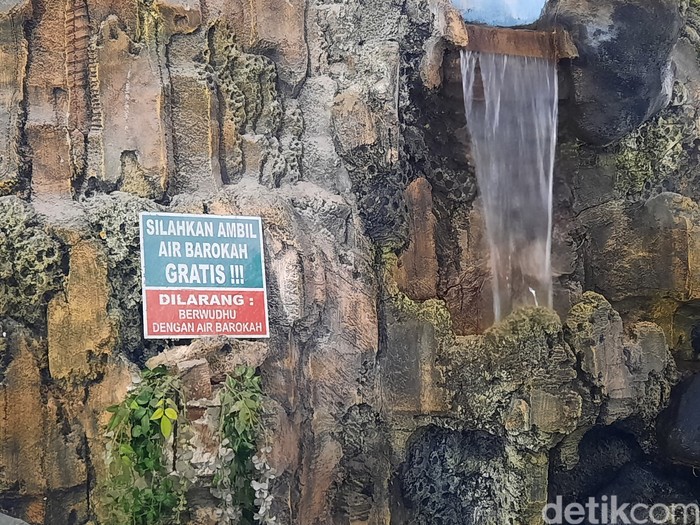 Suasana di Makam Mbah Priok Saat Lebaran Hari Pertama