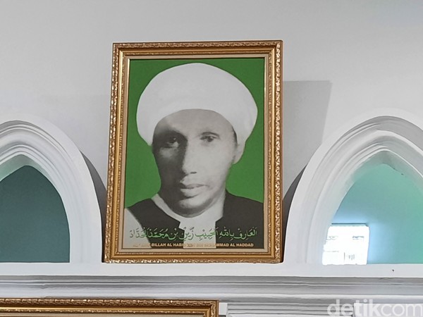 Suasana di Makam Mbah Priok Saat Lebaran Hari Pertama