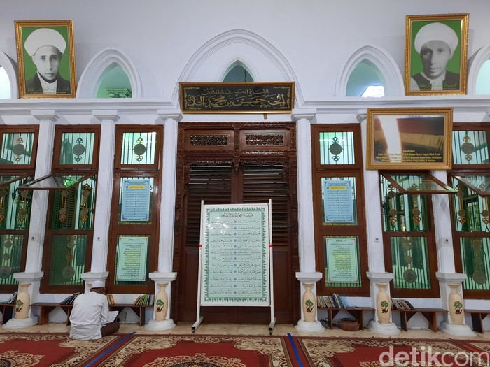 Suasana di Makam Mbah Priok Saat Lebaran Hari Pertama
